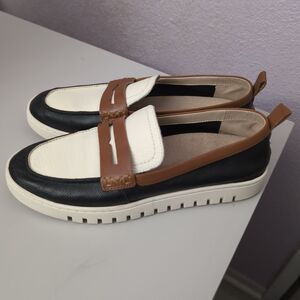 Vionic | Shoes | Vionic Amorie Gold Shimmer Embroidered Leather